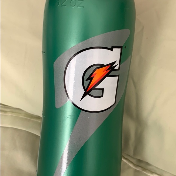Gatorade | Dining | Gatorade 32oz Green Squeeze Water Bottles 2 Pack ...